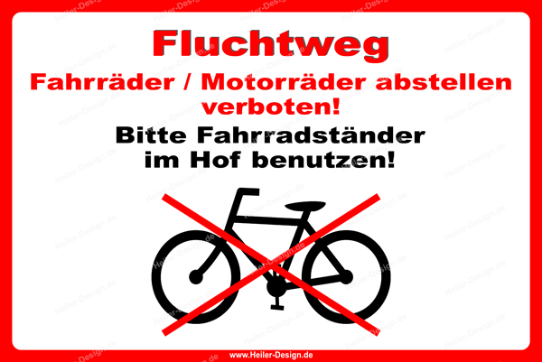 Schild kennzeichnet Fluchtweg und verweist auf Fahrradständer im Hof ...